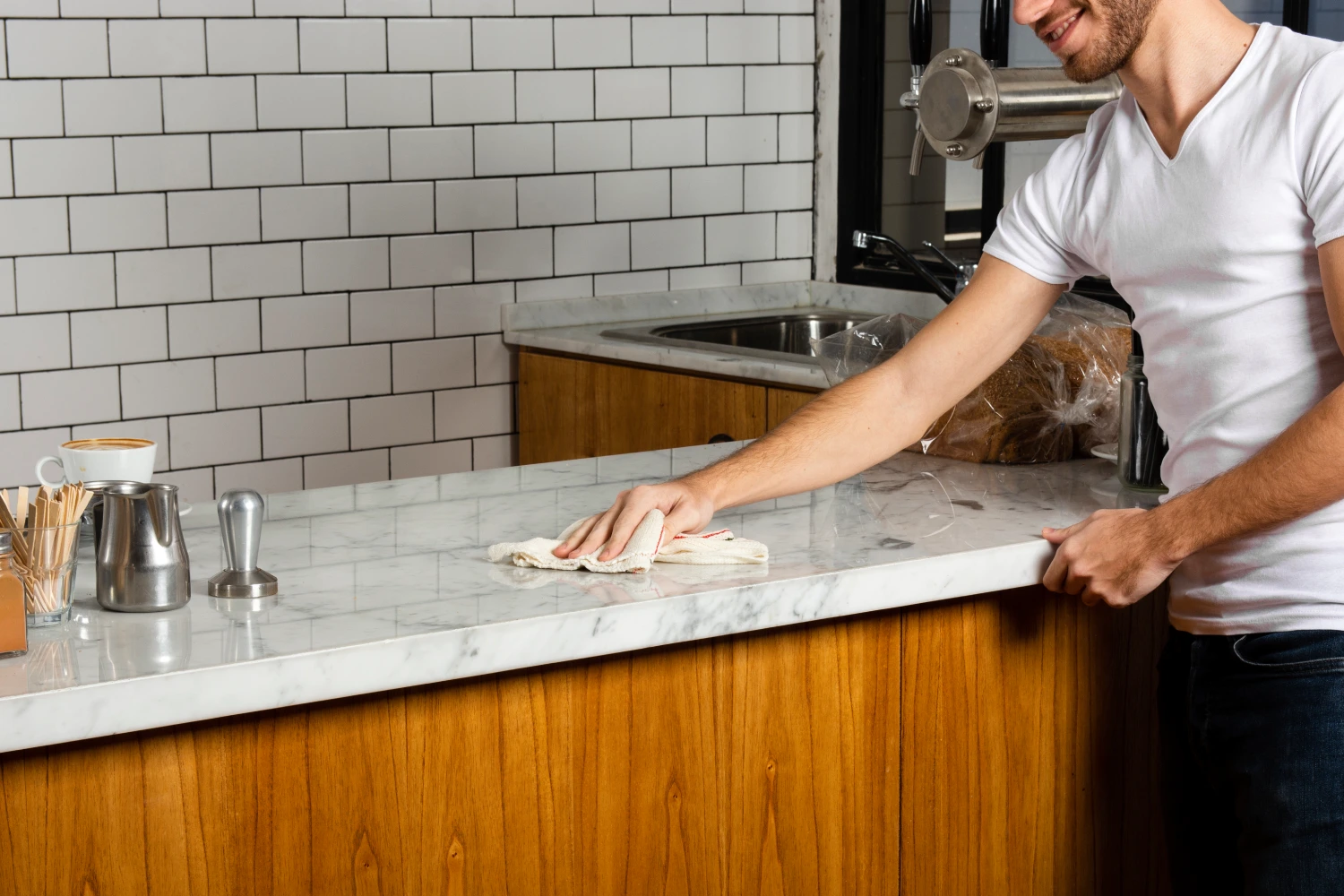 Técnicas y Cuidados Esenciales para el Brillo del Mármol